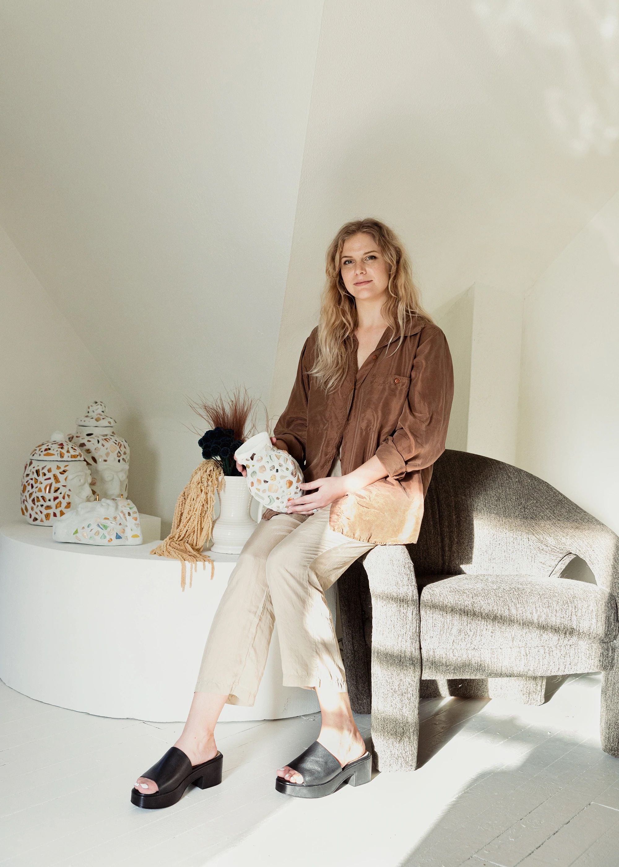 Inside the Earth-Toned Home of Memor Studio Ceramicist Maxine Midtbo ...